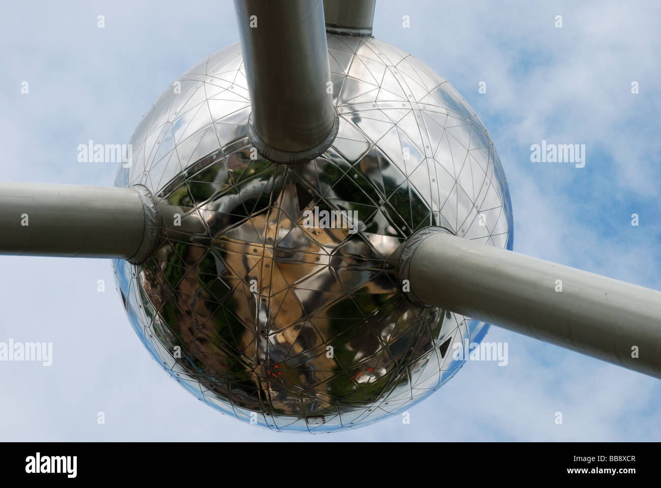 Monumento atomium hi-res stock photography and images - Alamy