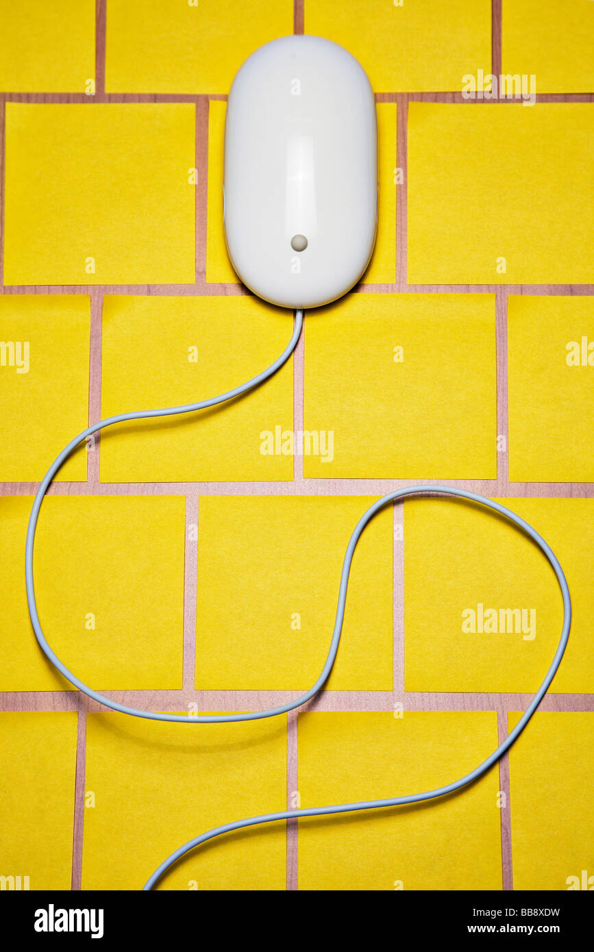 Computer mouse on post it notes Stock Photo - Alamy