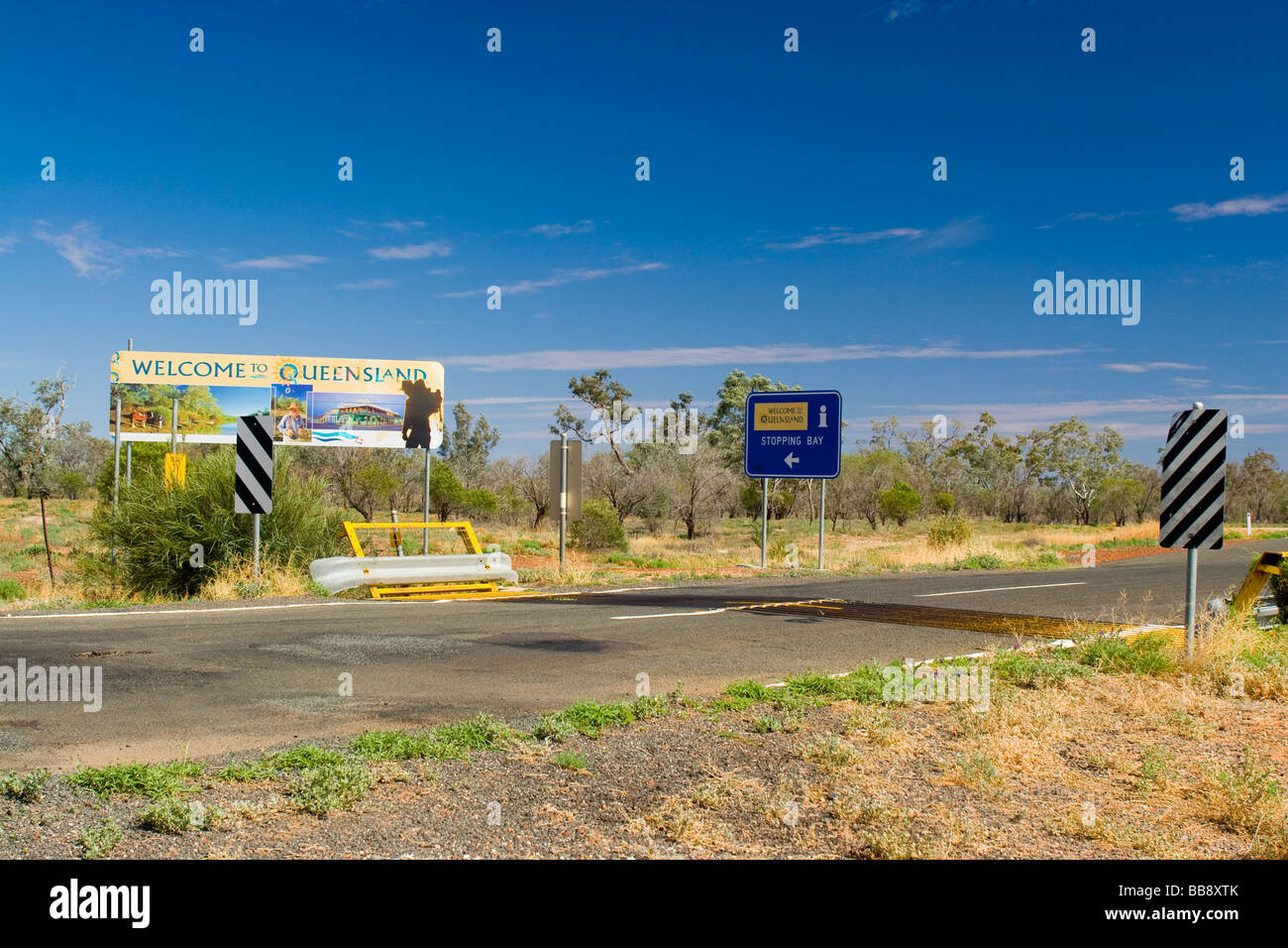 The border of Queensland and New South Wales on the Matilda Highway ...
