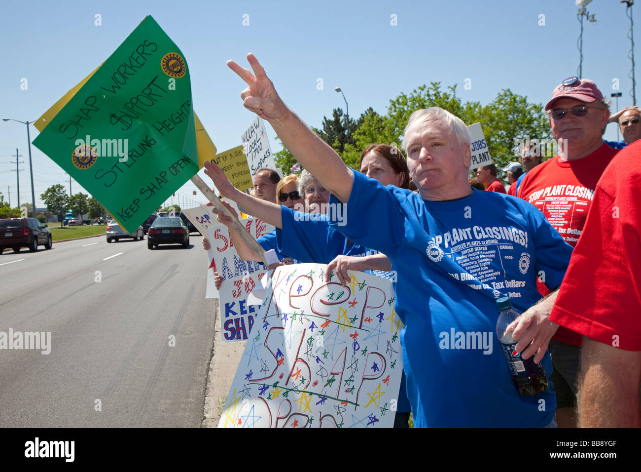 Open and closing hi-res stock photography and images - Alamy