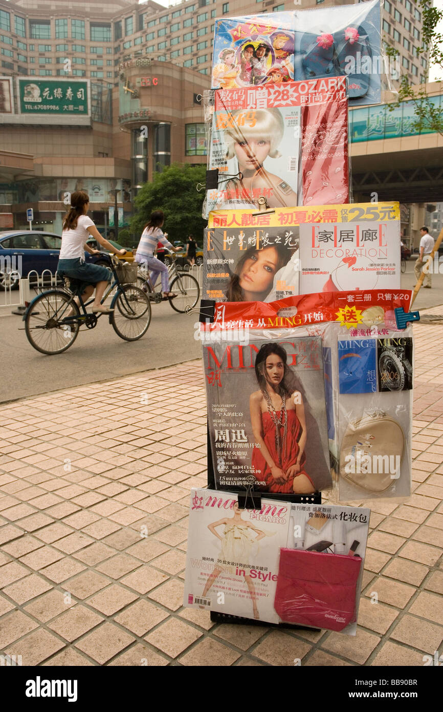 News stands hi-res stock photography and images - Alamy