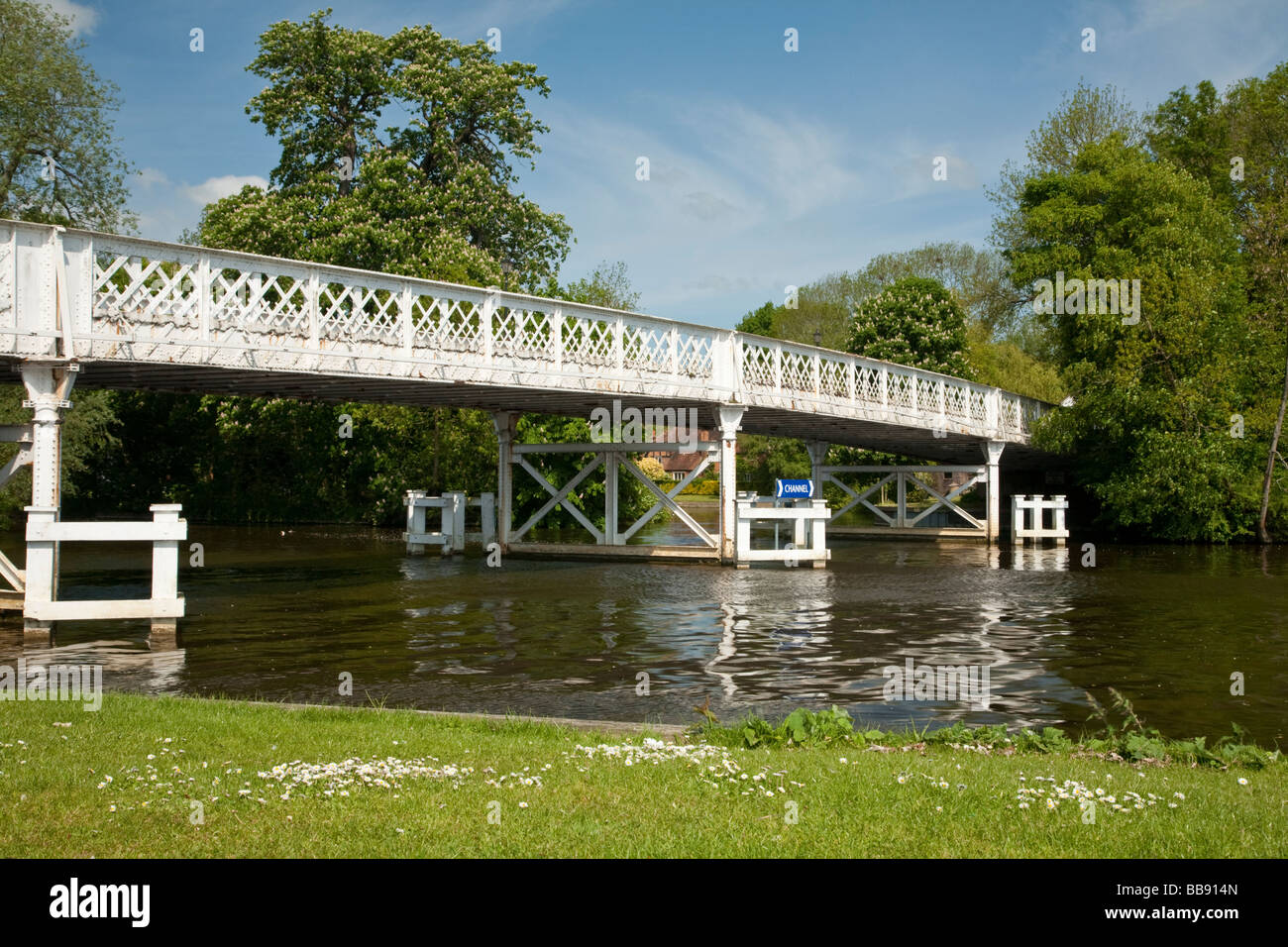 Whitchurch toll bridge hi-res stock photography and images - Alamy