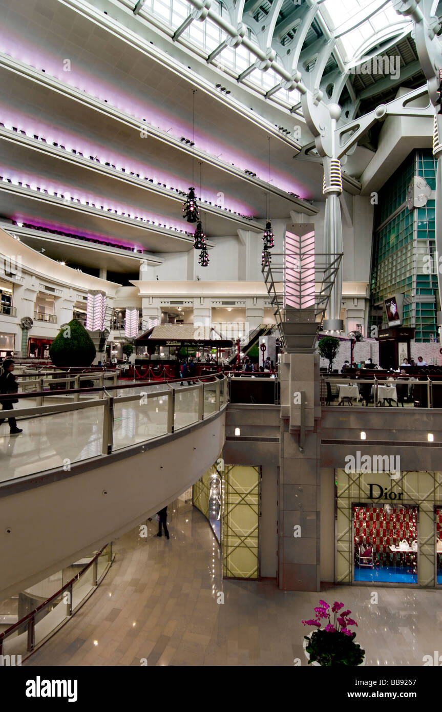 Taipei 101 interior hi-res stock photography and images - Alamy