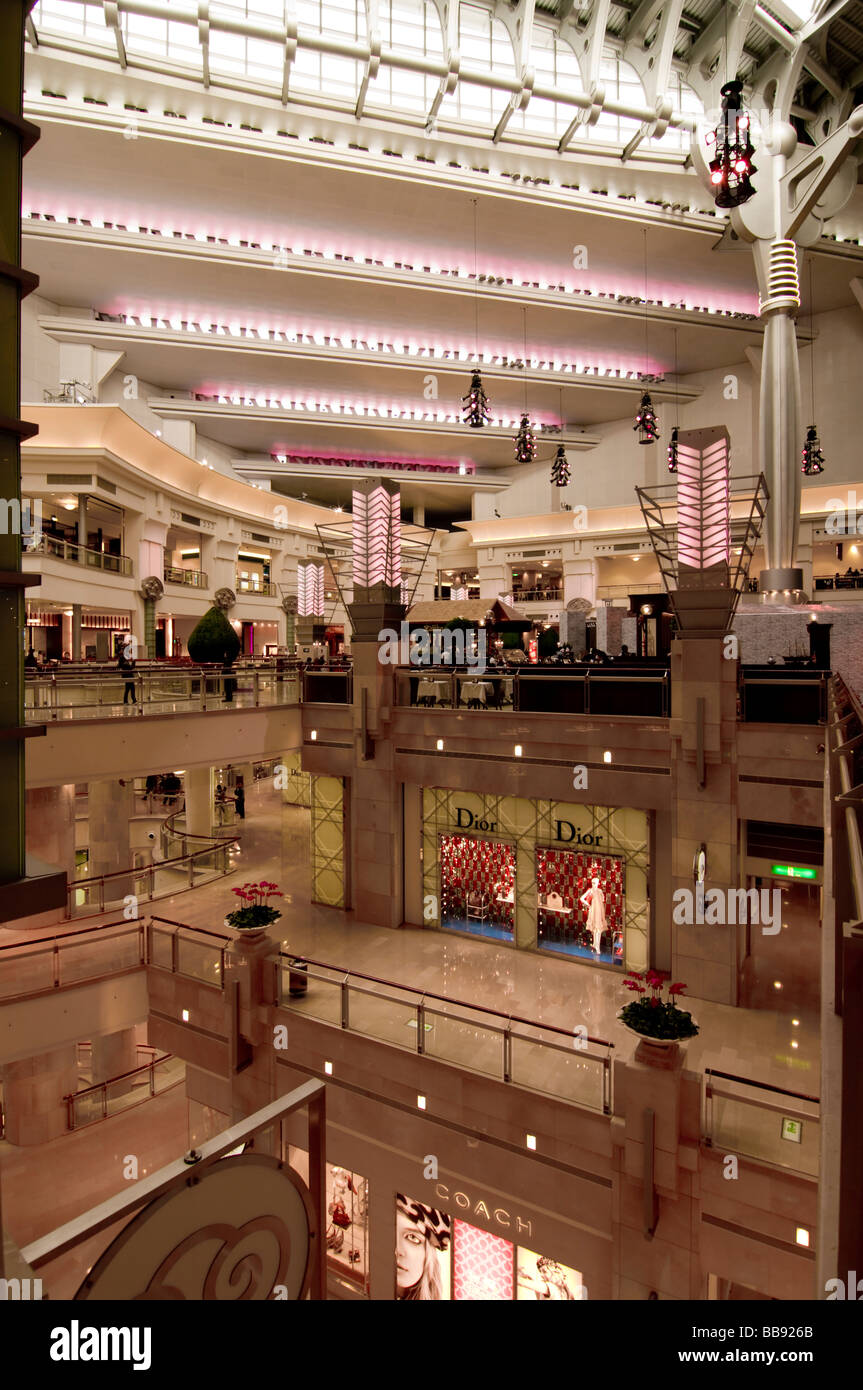 Taipei 101 interior hi-res stock photography and images - Alamy