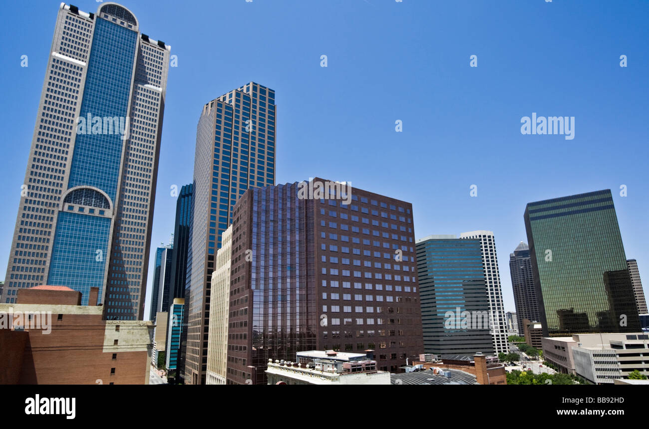 Downtown dallas skyline hi-res stock photography and images - Alamy