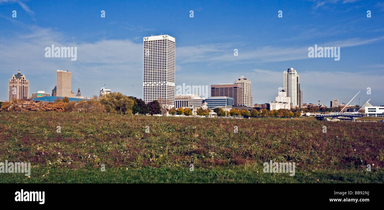 Autumn in downtown Milwaukee Stock Photo - Alamy