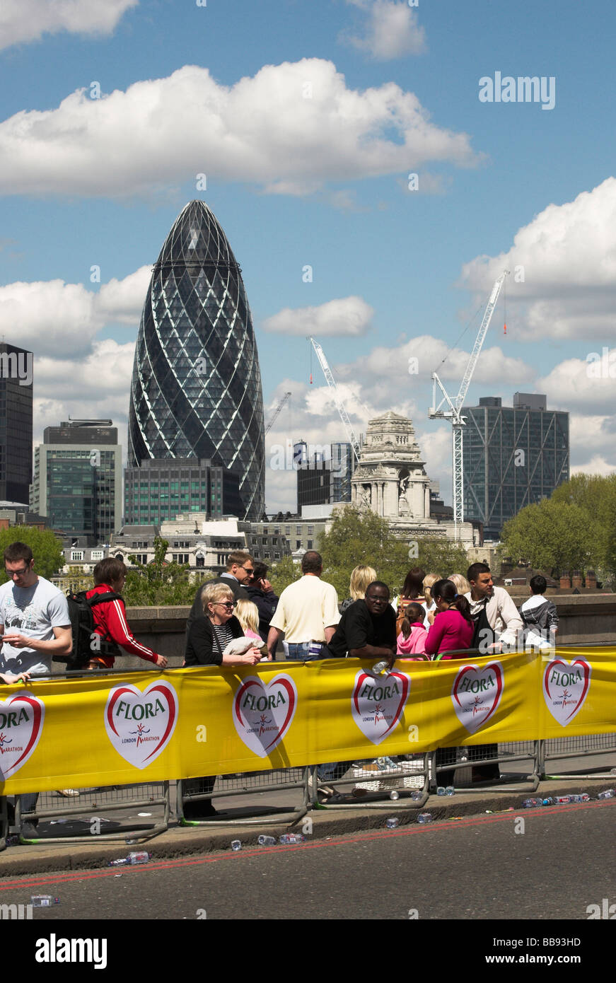 Spectators for the London Marathon assembled on Tower Bridge Stock ...