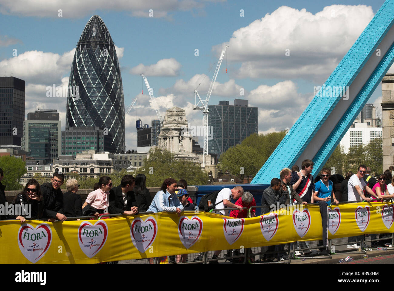 Spectators for the London Marathon assembled on Tower Bridge Stock ...