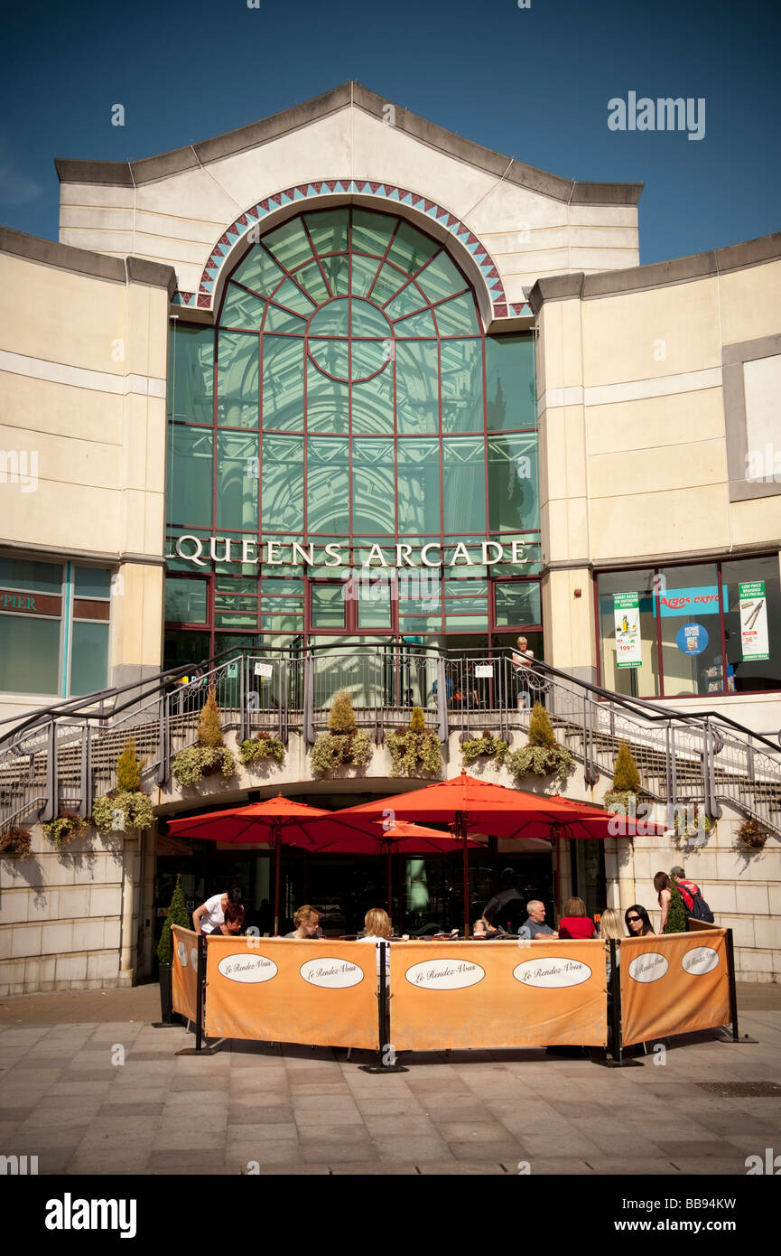 Queens arcade shopping centre cardiff hi-res stock photography and ...