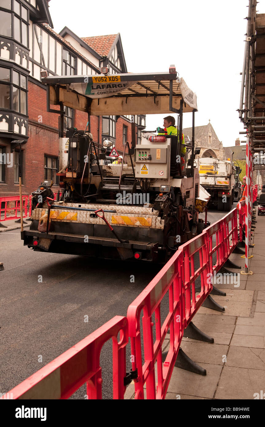 Tarmac machine hi-res stock photography and images - Alamy