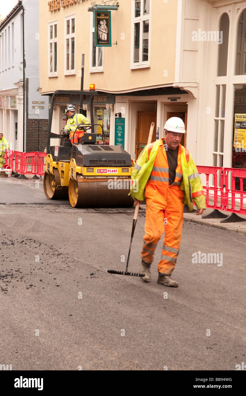 Tarmacing a road hi-res stock photography and images - Alamy