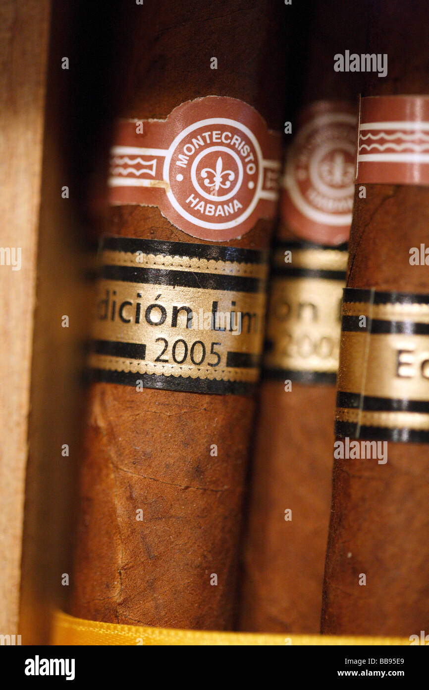 Vintage cigars hi-res stock photography and images - Alamy