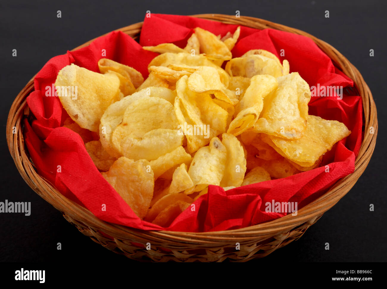 Potato chips crisps in a basket Stock Photo - Alamy