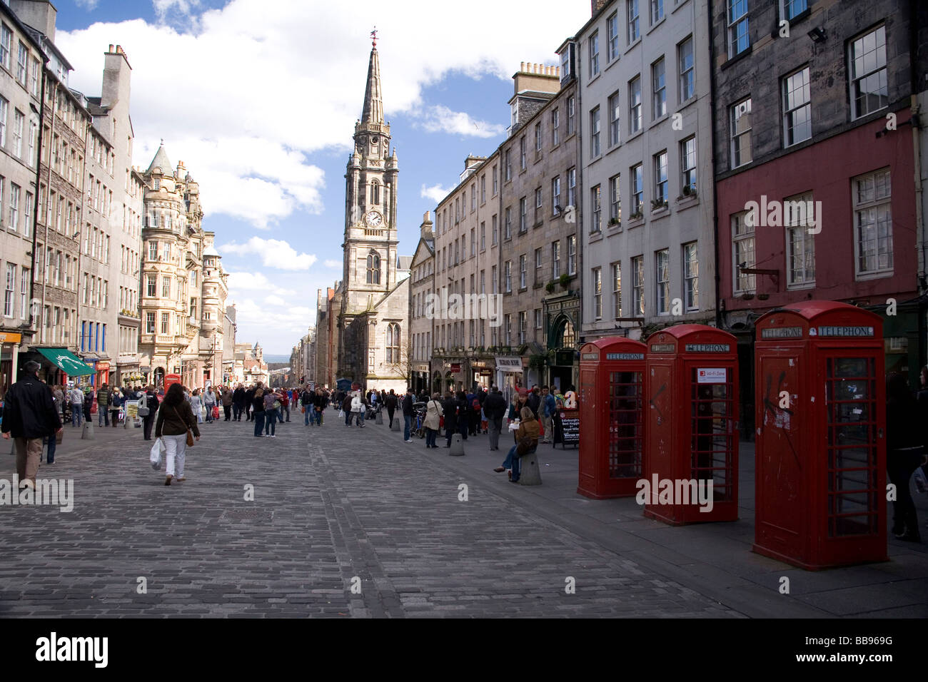 Main Shopping Street Edinburgh High Resolution Stock Photography and ...