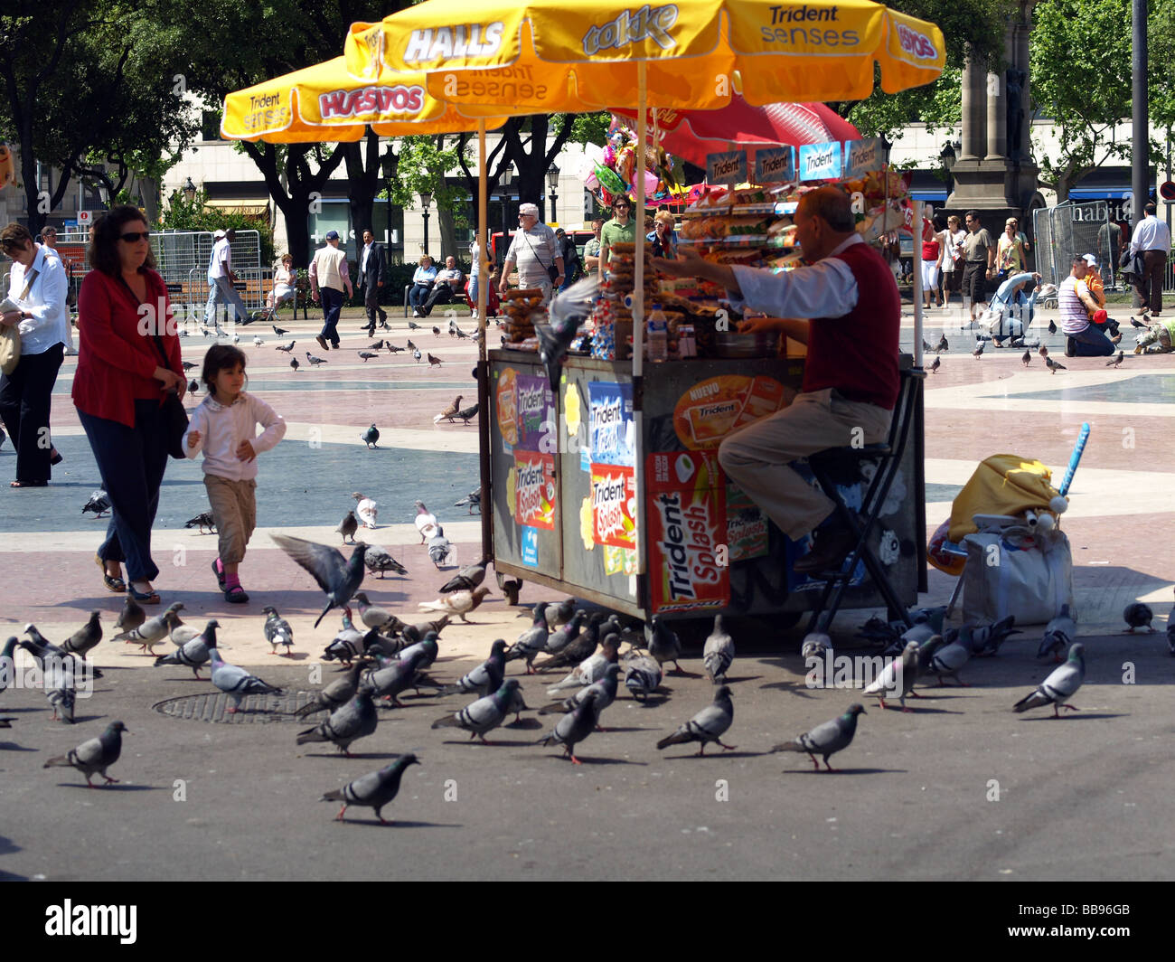 Male female kiosk spain hi-res stock photography and images - Alamy