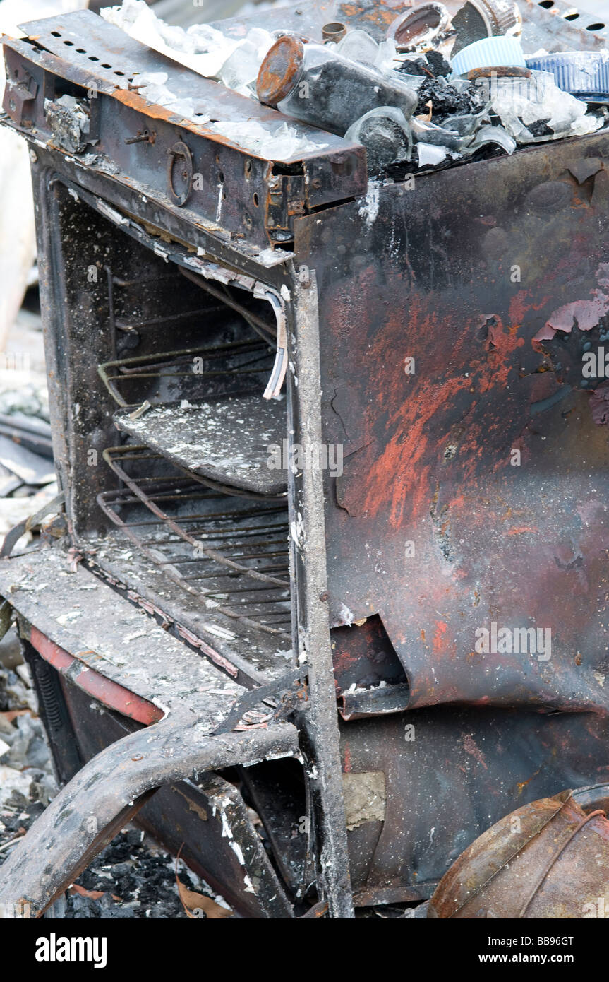 Remains of a cooker after a devastating bushfire Stock Photo - Alamy
