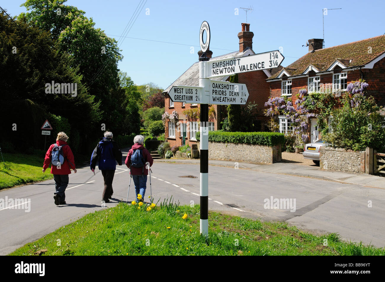 Use the passing places sign hi-res stock photography and images - Alamy