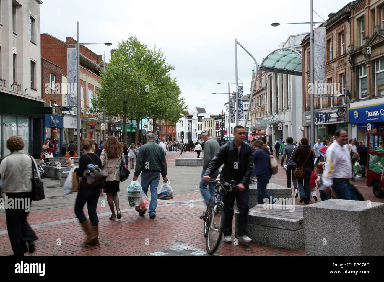 Reading town centre hi-res stock photography and images - Alamy