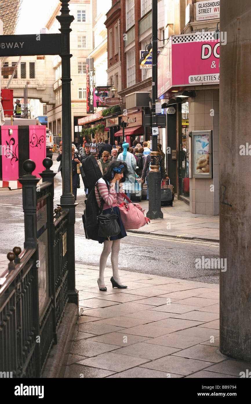 Talk show musician hi-res stock photography and images - Alamy
