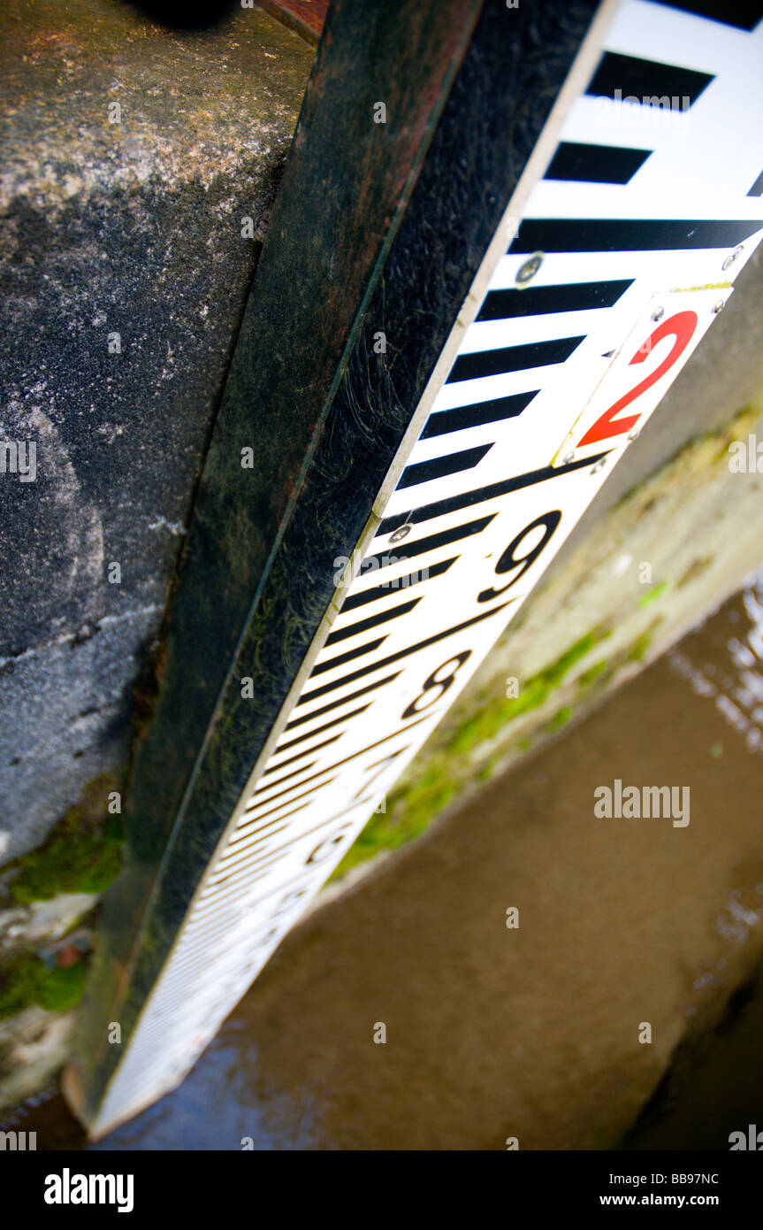 River level measure hi-res stock photography and images - Alamy