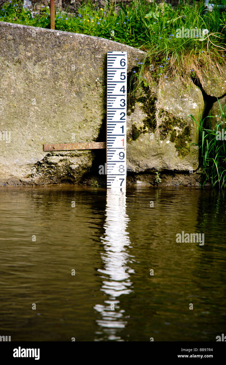 Flood sign hi-res stock photography and images - Alamy
