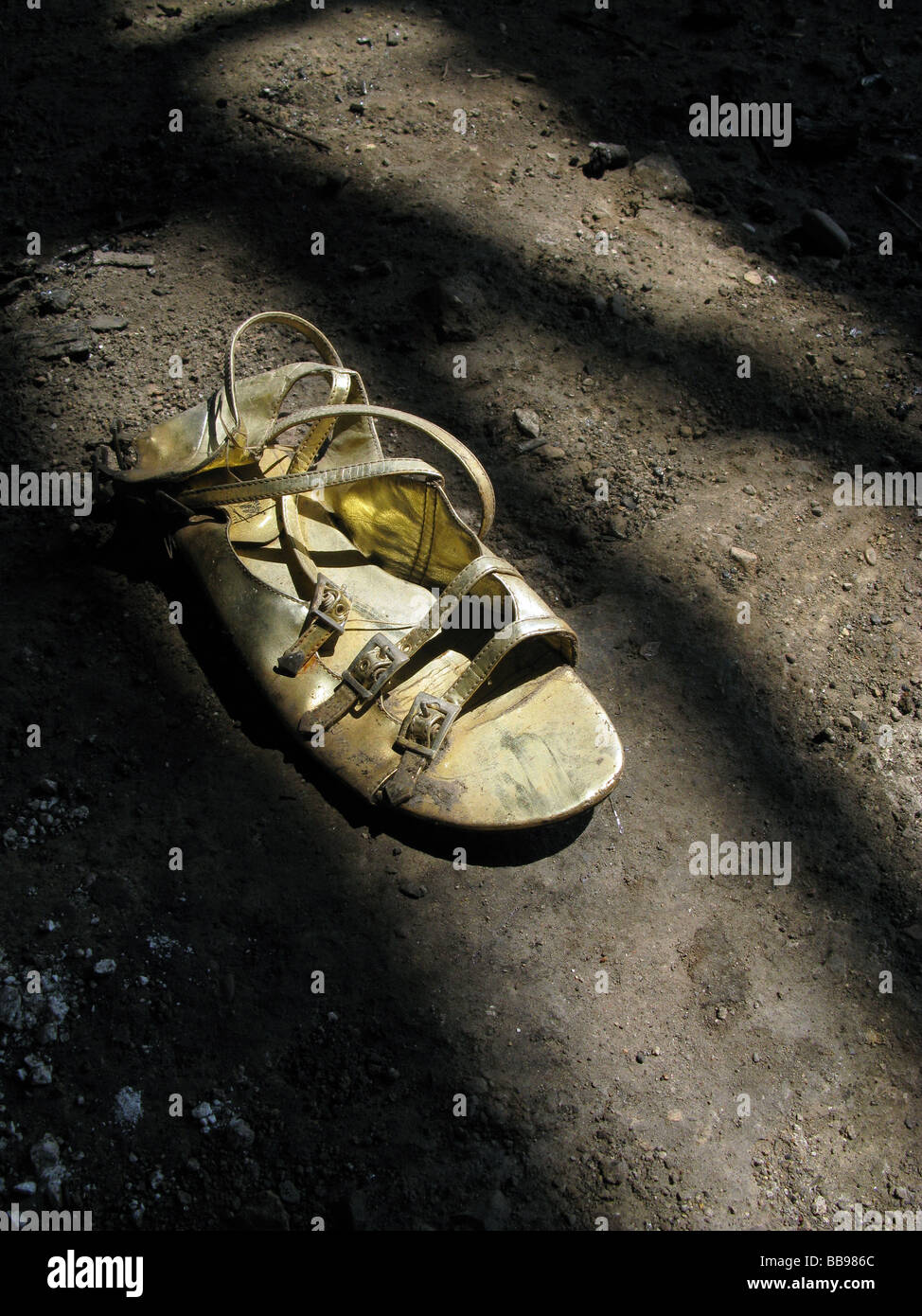 Womans body on ground hi-res stock photography and images - Alamy