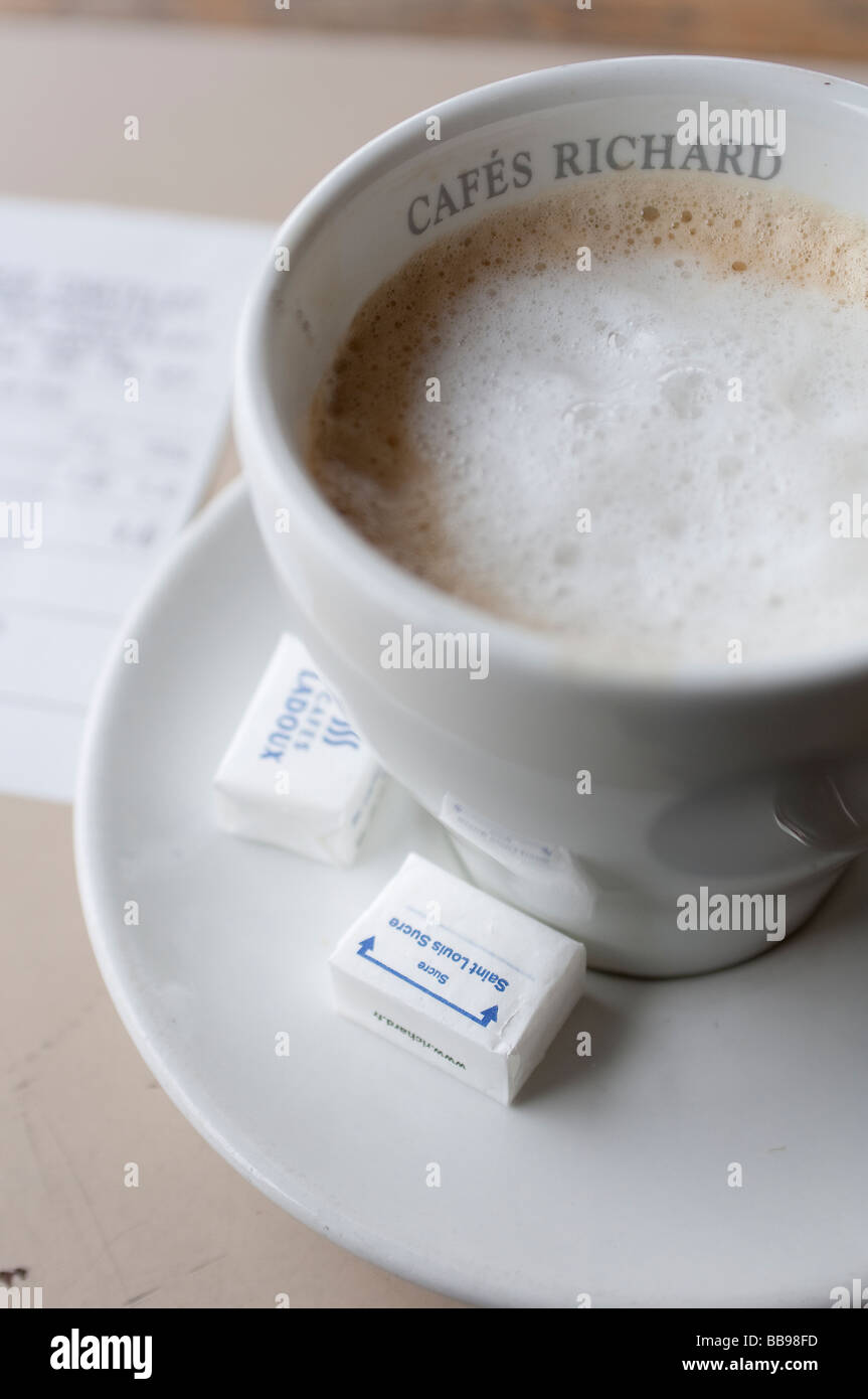 Cafe culture Cafe Britain Drinking Coffee Stock Photo - Alamy