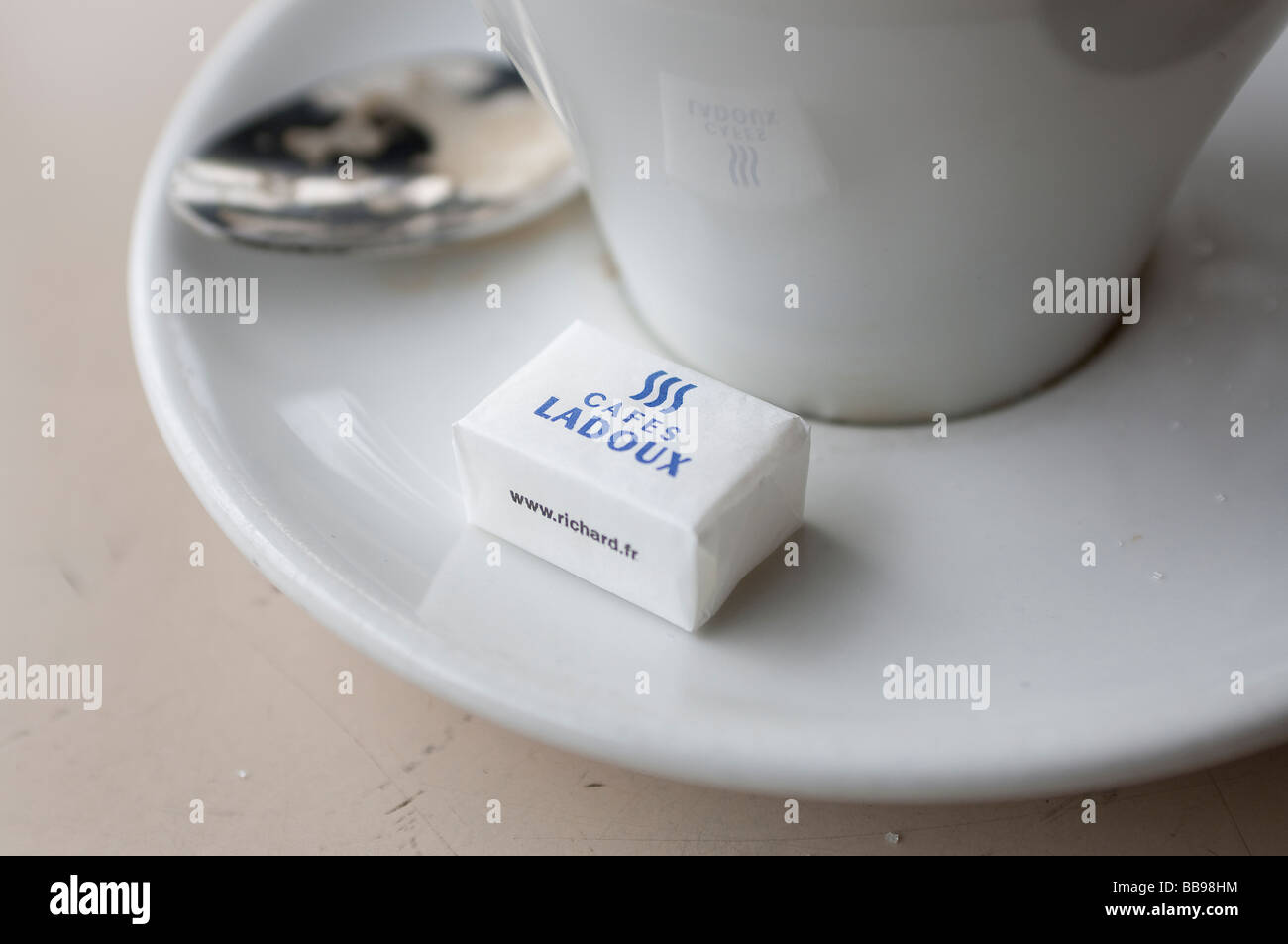 Cafe culture Cafe Britain Drinking Coffee Stock Photo - Alamy