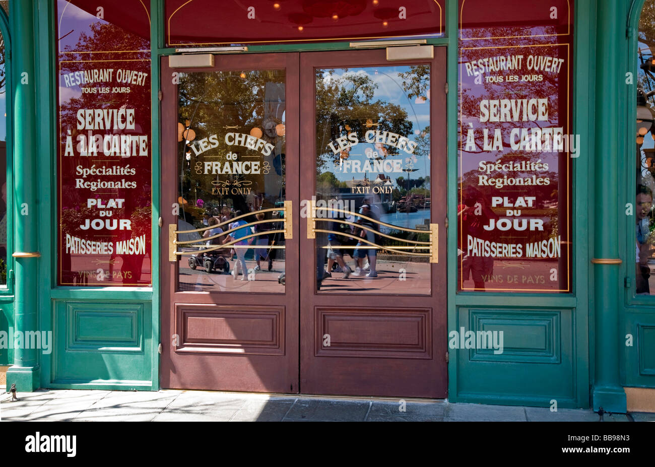 Storefront french restaurant hi-res stock photography and images - Alamy