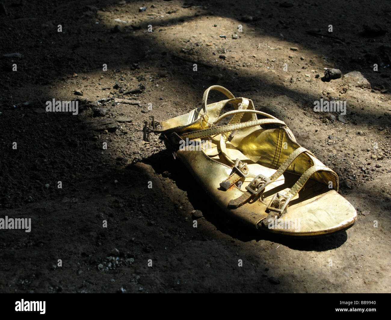 Womans body on ground hi-res stock photography and images - Alamy