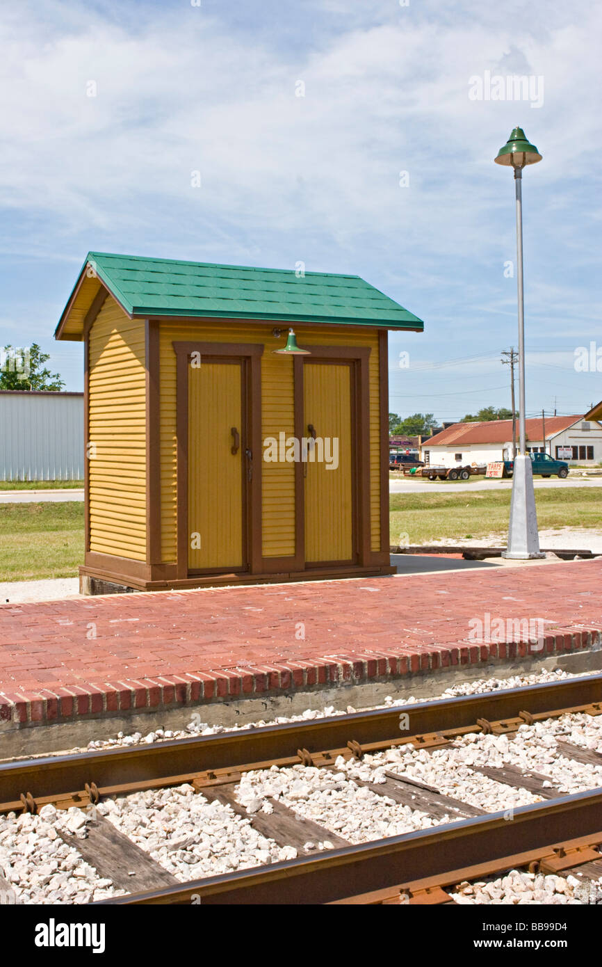 Railroad train passenger depot small outbuilding Stock Photo - Alamy