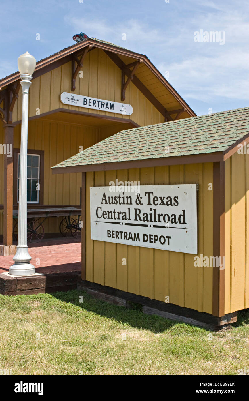 Small town railroad passenger depot and outbuilding Stock Photo - Alamy