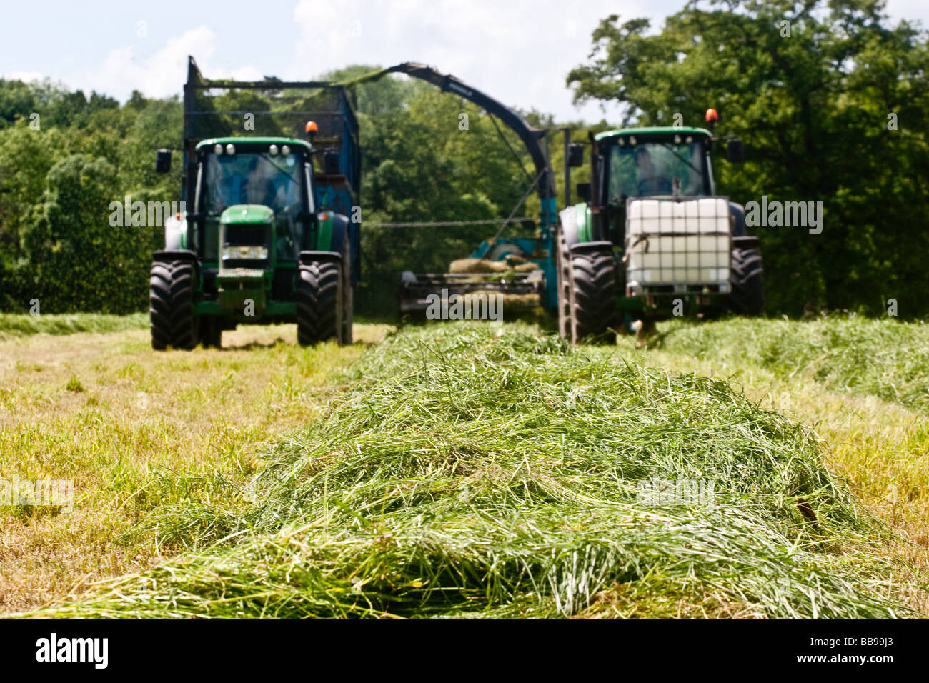 Forage harvester and silage trailer hi-res stock photography and images ...