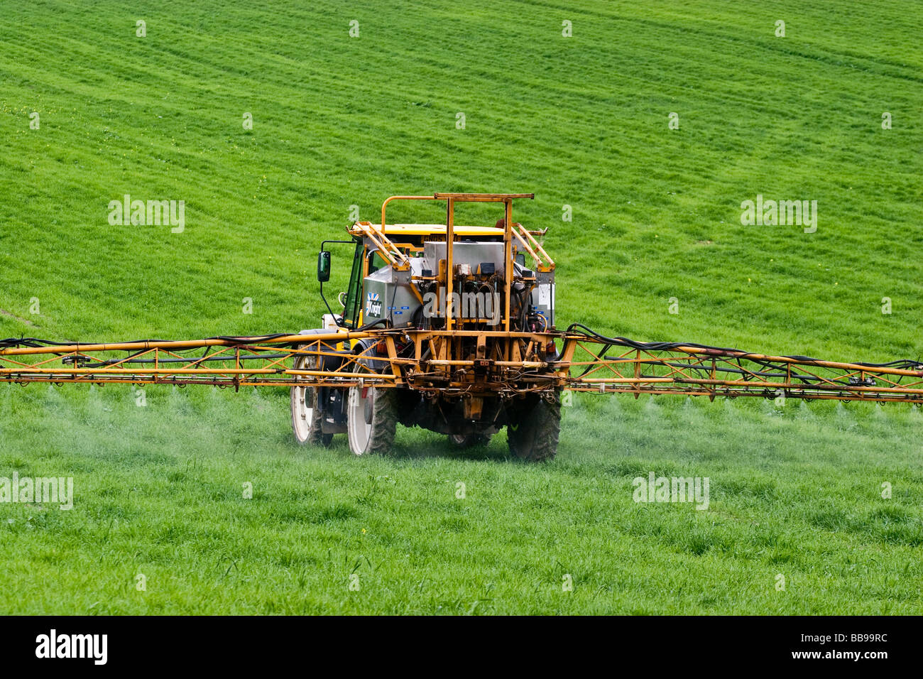 Jcb fastrac tractor knight sprayer hi-res stock photography and images ...