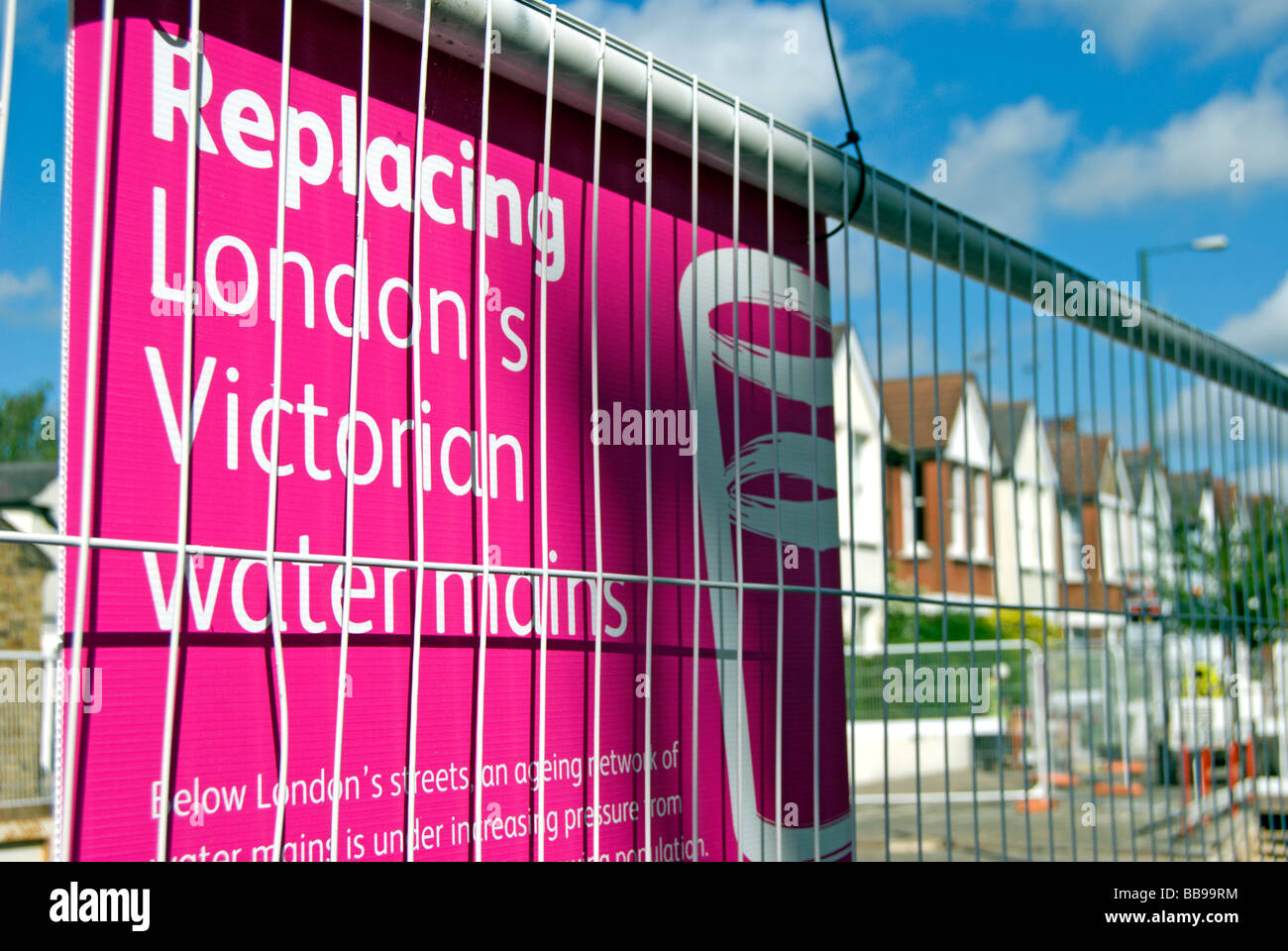 Thames water sign hi-res stock photography and images - Alamy