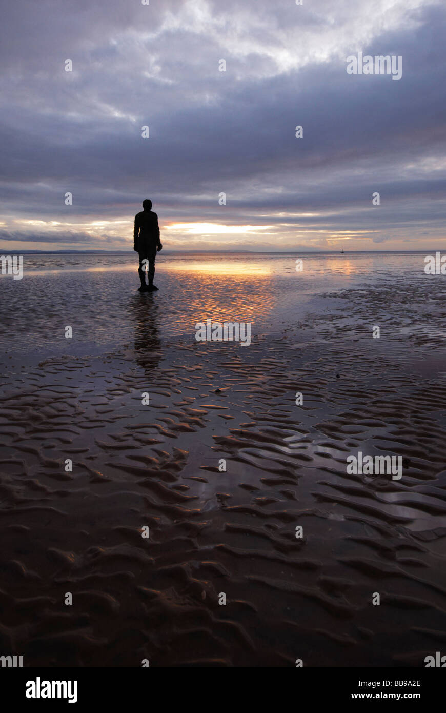 Iron men statues beach liverpool hi-res stock photography and images ...