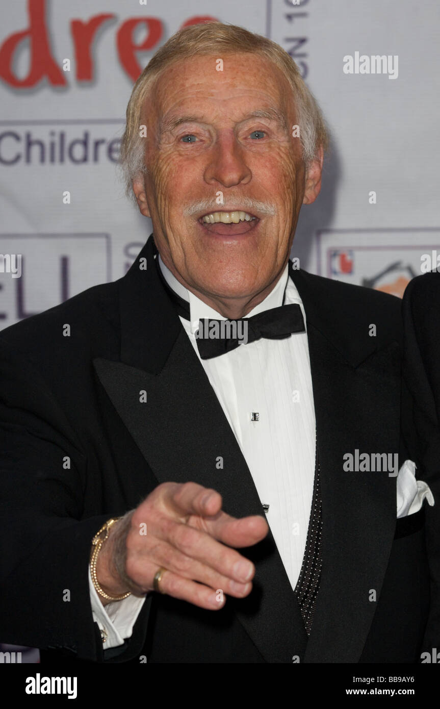 Bruce forsyth hi-res stock photography and images - Alamy