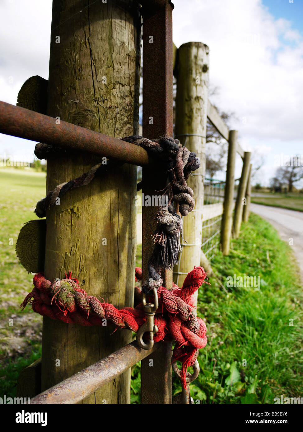 old gate entrance to field Stock Photo - Alamy