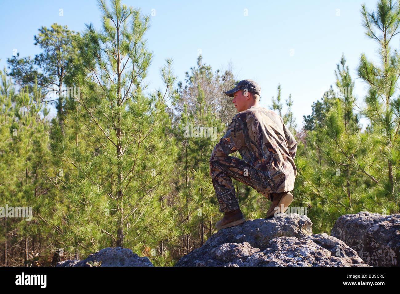 Hunter kneeling hi-res stock photography and images - Alamy