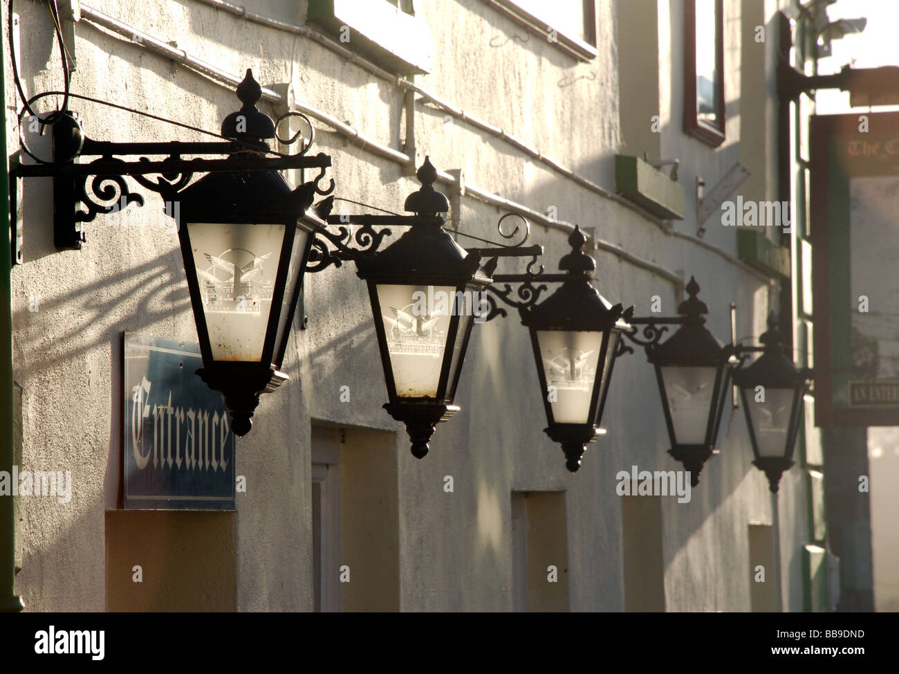 Pub frontage hi-res stock photography and images - Alamy