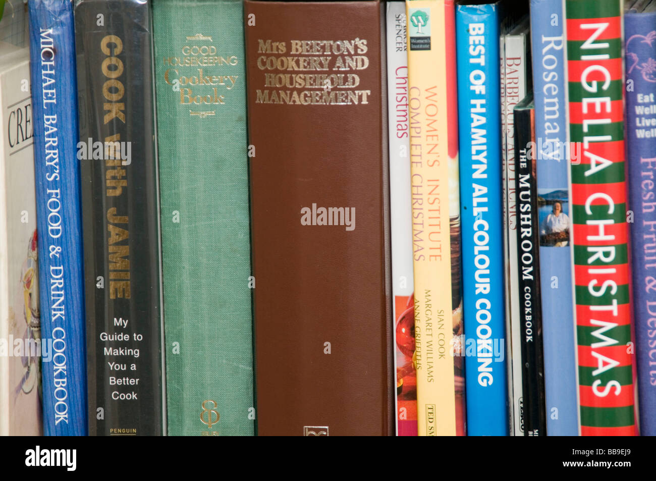 Nigella lawson cooking hi-res stock photography and images - Alamy