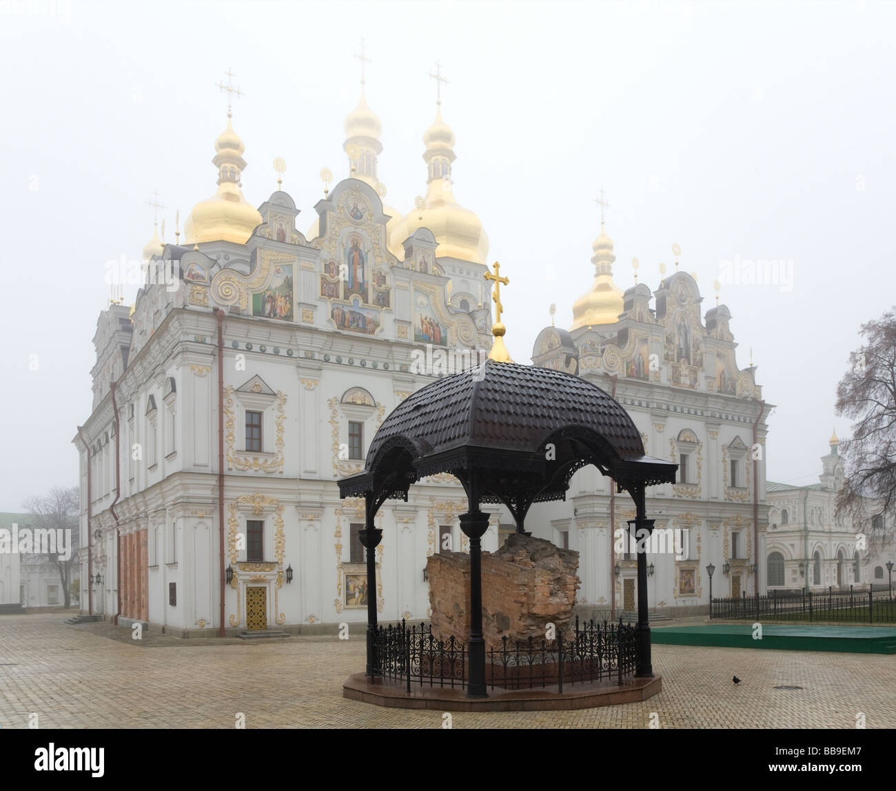 Dull autumn day "Kyjevo-Pecherska Lavra" view (Ukrainian Orthodox ...
