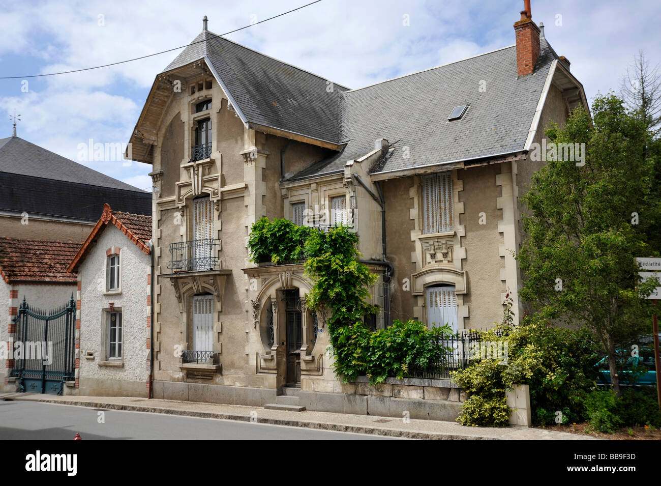 Deux sevres house hi-res stock photography and images - Alamy