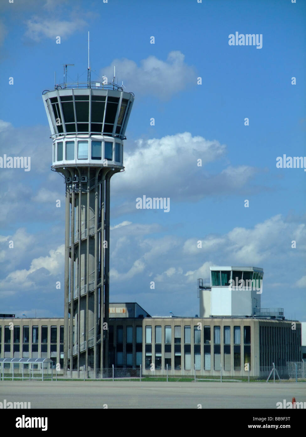 Air traffic controllers pilots hi-res stock photography and images - Alamy