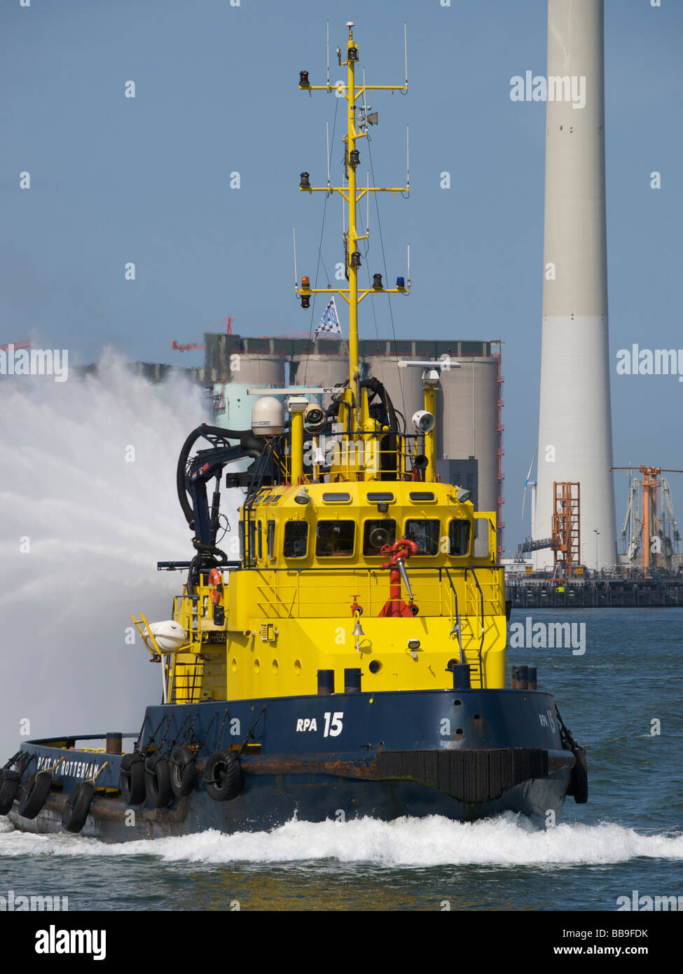 Fire fighting boat hi-res stock photography and images - Alamy