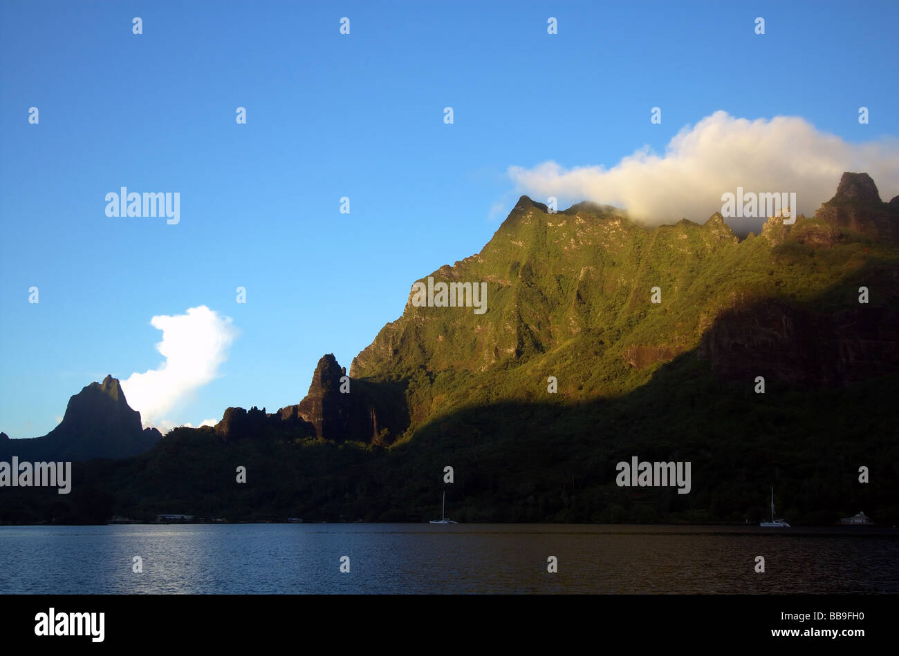 Moorea cook's bay hi-res stock photography and images - Alamy