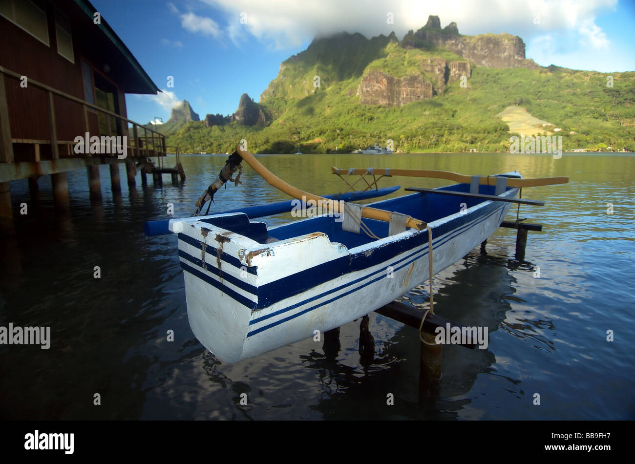 Polynesian canoe traditional hi-res stock photography and images - Alamy