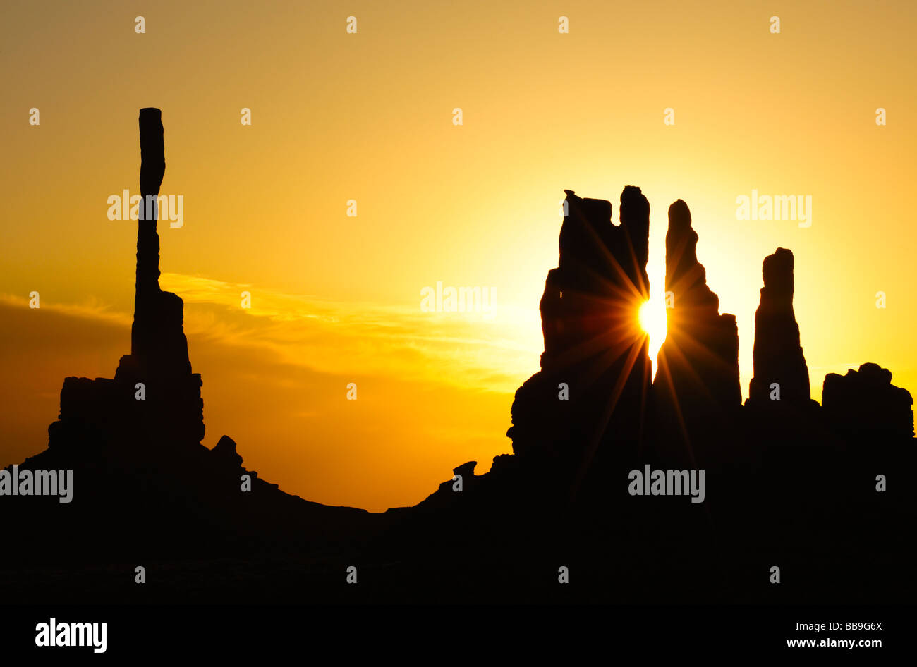 Totem Pole Sunburst Monument Valley Sunrise Arizona USA Stock Photo - Alamy