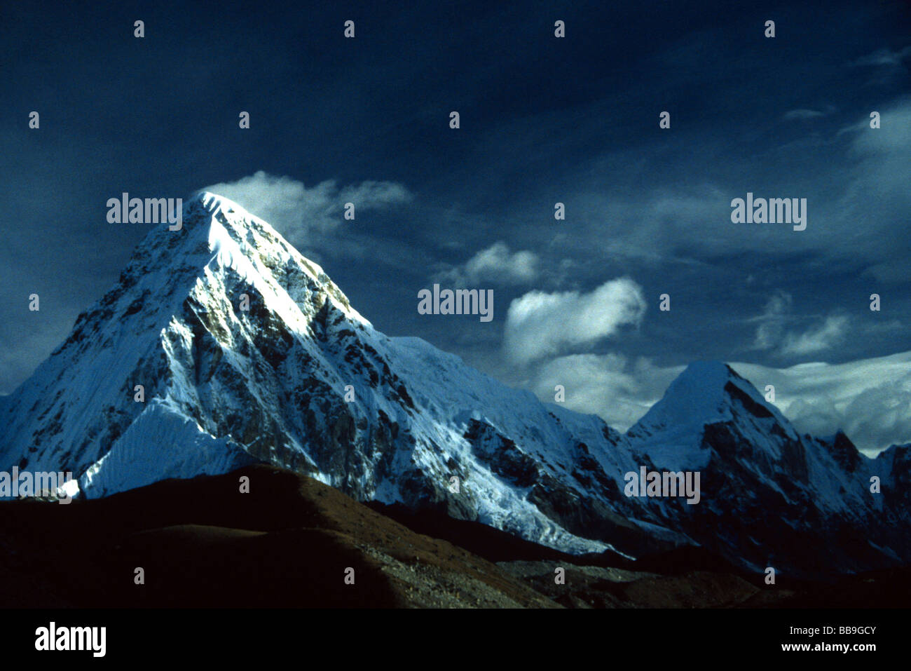 Mountain range Nepal Stock Photo - Alamy