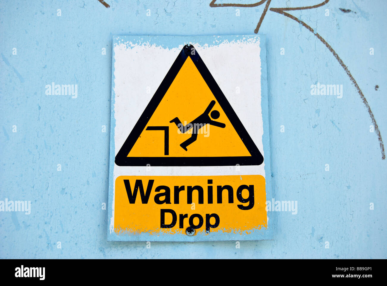 Graffiti warning sign hi-res stock photography and images - Alamy